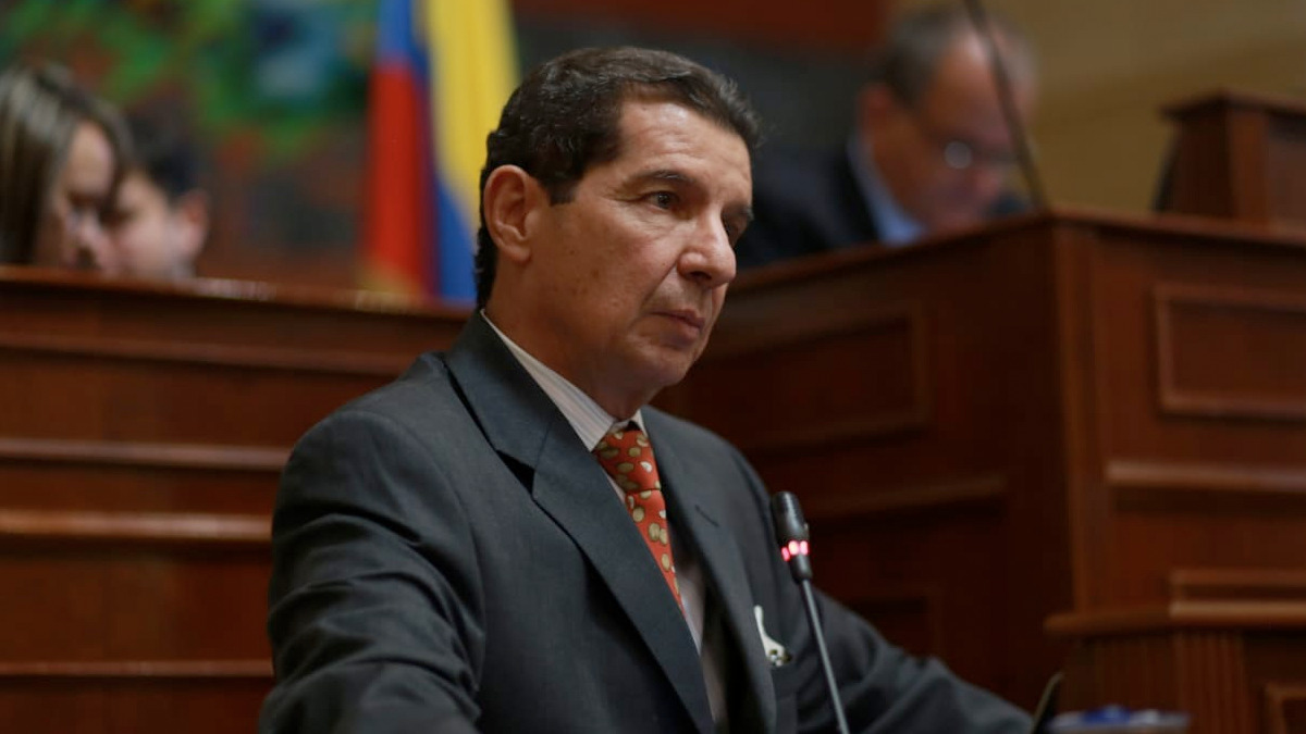 Lluvia de críticas al esposo de Cabal por comparar a Ariel Ávila con ...